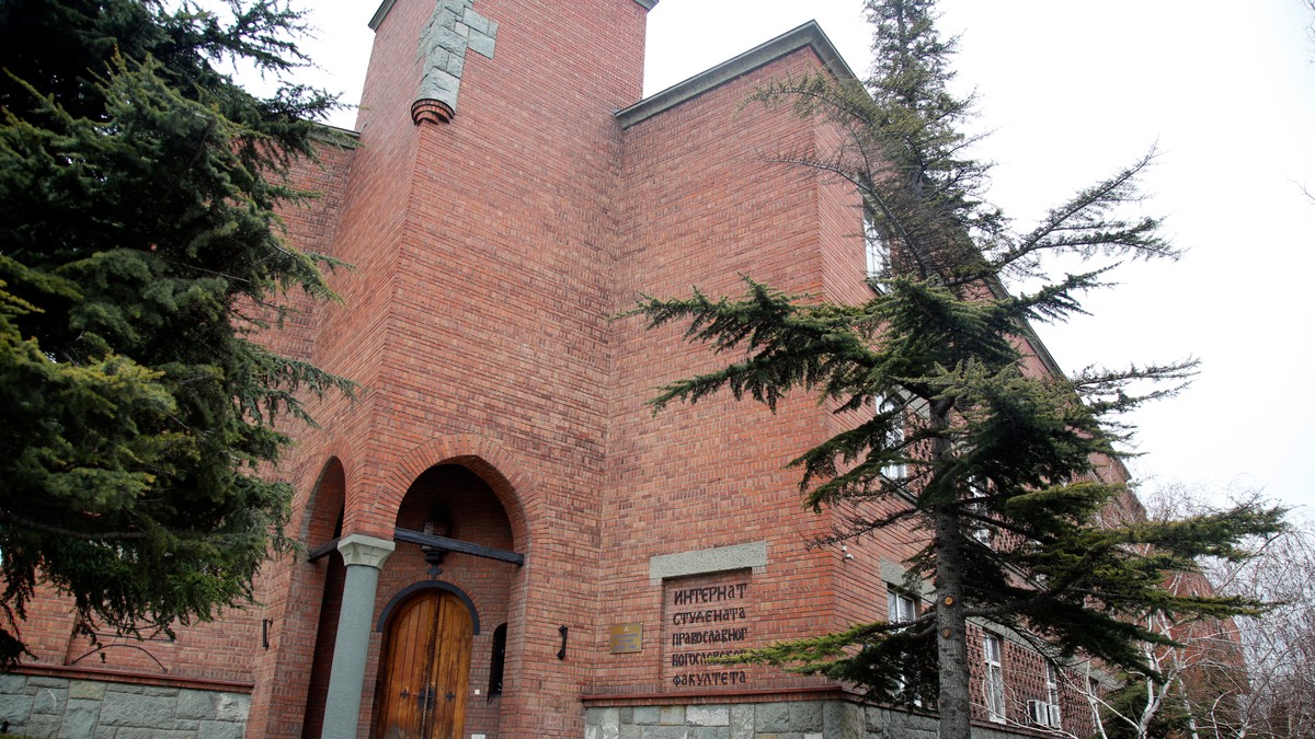 Studenti u blokadi večeras vređali dekana Pravoslavnog bogoslovskog fakulteta - Blic