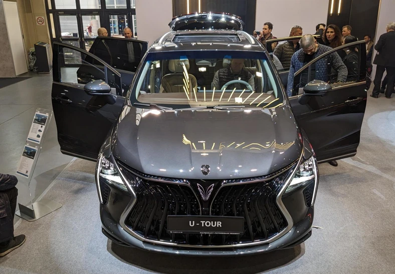 Chiński Forthing U-Tour szokuje ceną. Naprawdę tylko tyle kosztuje ...