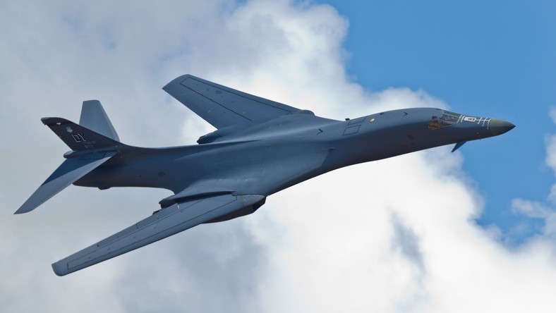 B-1B Lancer - imponujący strategiczny bombowiec z USA pojawił się na ...