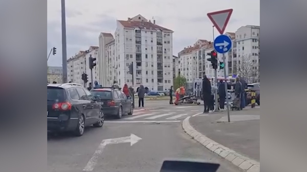 OBOREN MOTOCIKLISTA NA NOVOM BEOGRADU U ovoj ulici stvaraju se ogromni zastoji (VIDEO) - Blic