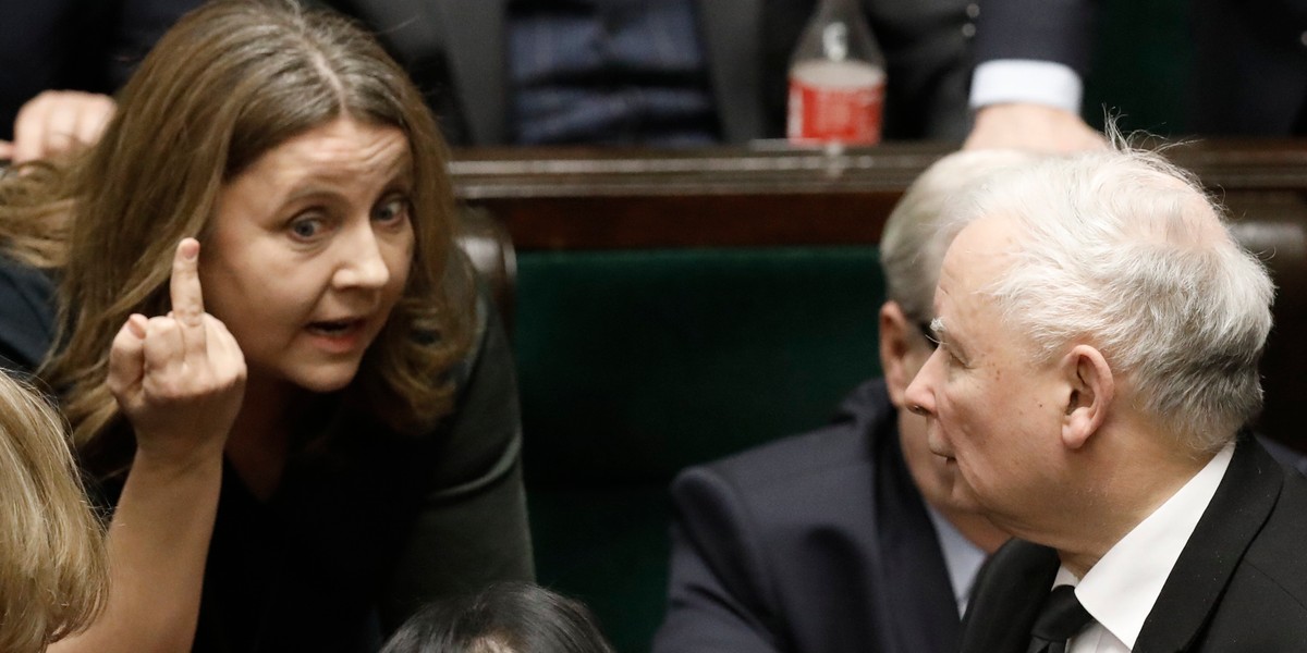 Sondaż: Polacy chcą ukarania Lichockiej za jej obraźliwy gest - Wiadomości Sondaż: Polacy chcą ukarania Lichockiej za jej obraźliwy gest - Wiadomości
