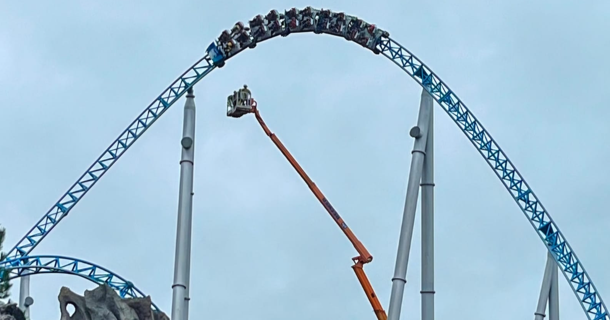 Horor u luna parku, visili 40 minuta naglavačke na vrhu rolerkostera - Blic