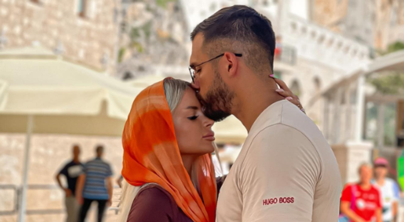 Učesnica Zadruge 7 Anja Todorović sa verenikom Cveletom posetila Ostrog ...