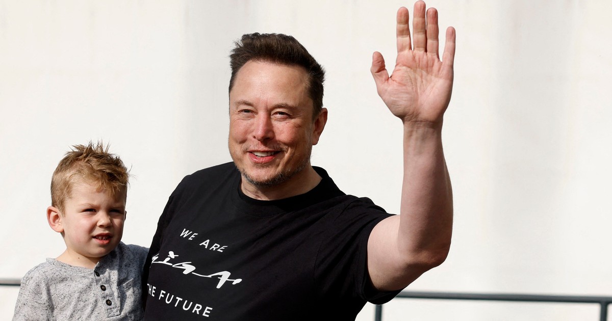 Elon Musk was spotted with his son X Æ A-XII at a German Tesla factory ...