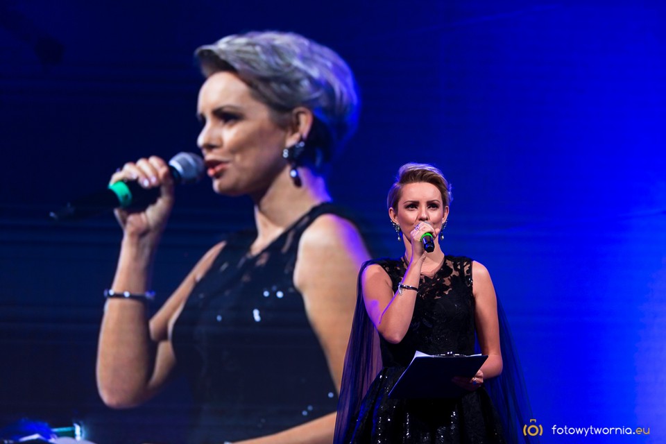 Elisabeth Duda i gwiazdy na kolacji stowarzyszenia Przyjaciele świata ...