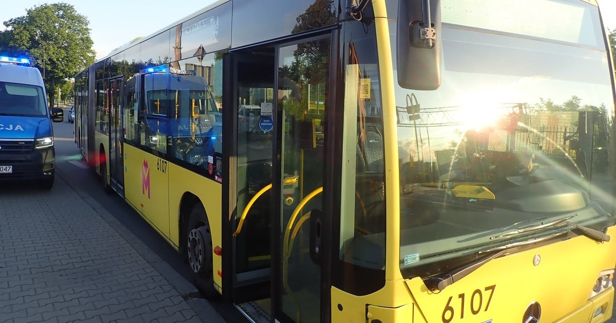 Tarnowskie Góry: Nieprawidłowe zawracanie skończyło się zderzeniem z ...