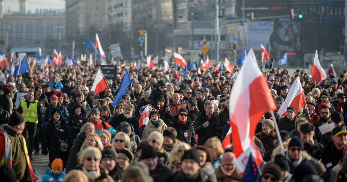 W Warszawie odbyła się demonstracja KOD pod hasłem "My, naród" - Wiadomości