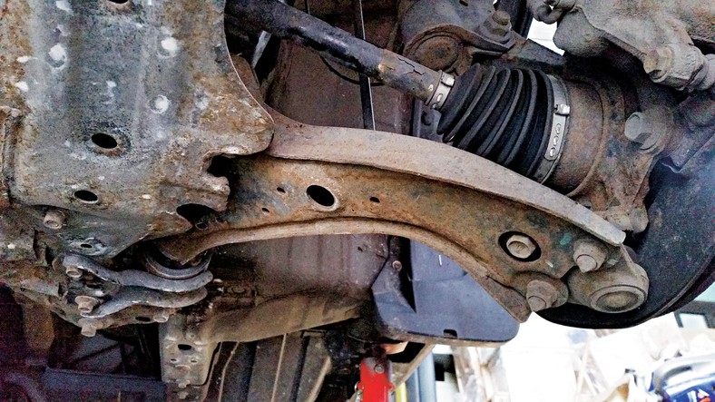 Wahacze - zużyte, naprawa, wymiana. Czy trudno wymienić wahacze w ...