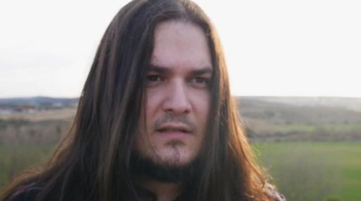 Fegyveresek törték rá az ajtót Radics Peti youtuberre - Blikk