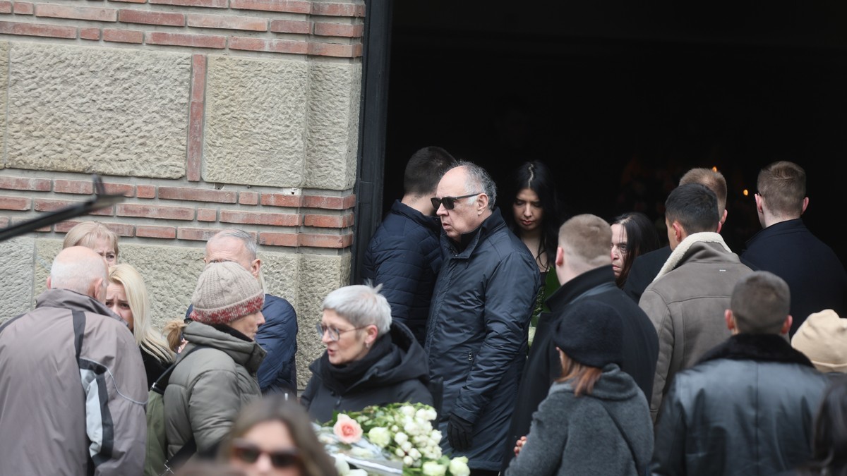 Sahranjena ćerka Buleta Goncića: Drugarica održala potresan govor - Blic