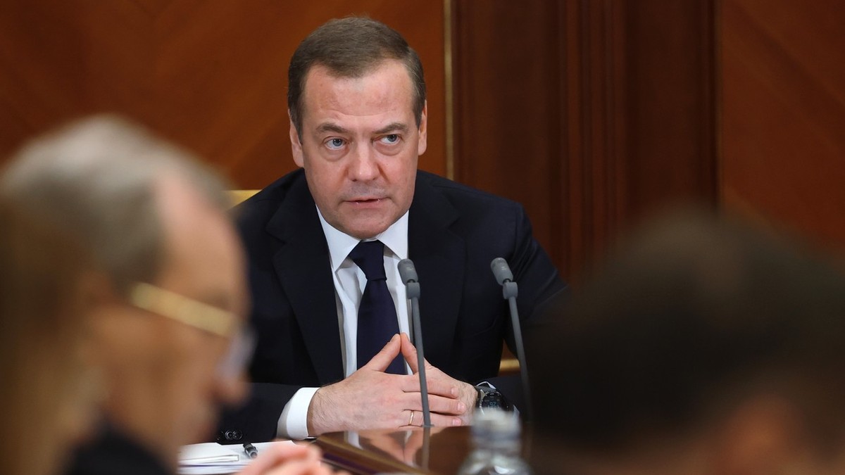 Medvedev: "Ruske snage bi mogle da stignu do Kijeva" - Blic