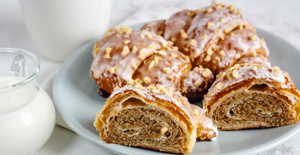 Biały mak to główny składnik rogali świętomarcińskich. Czy jest zdrowy?