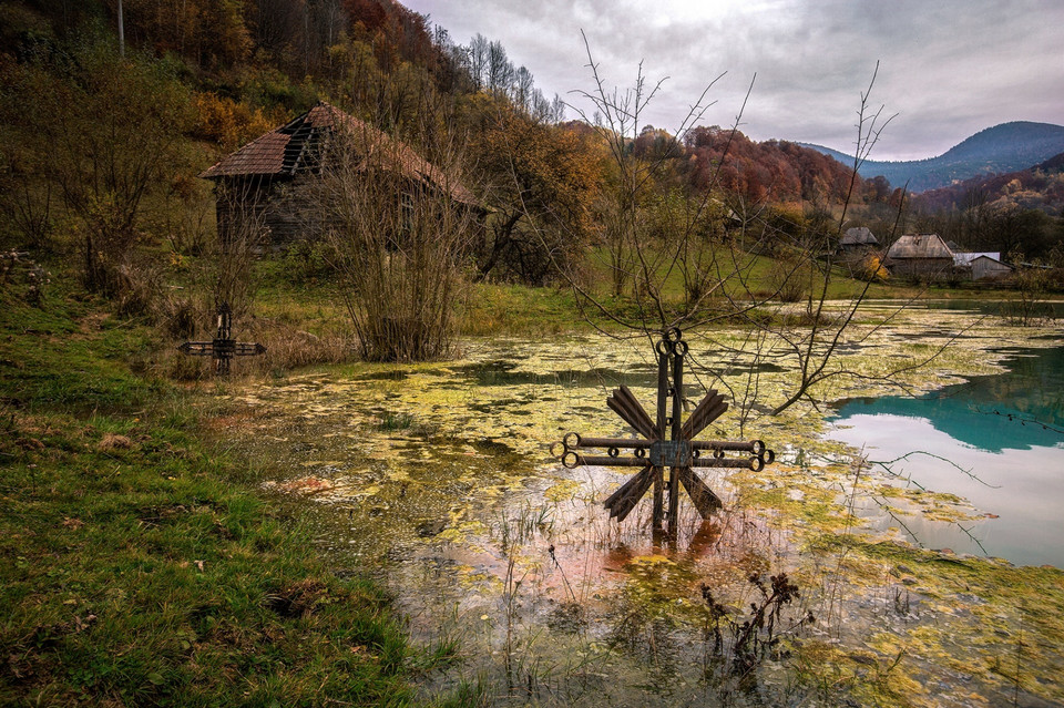 Geamana (Rumunia) - wioska zatopiona w jeziorze z odpadami kopalnianymi ...