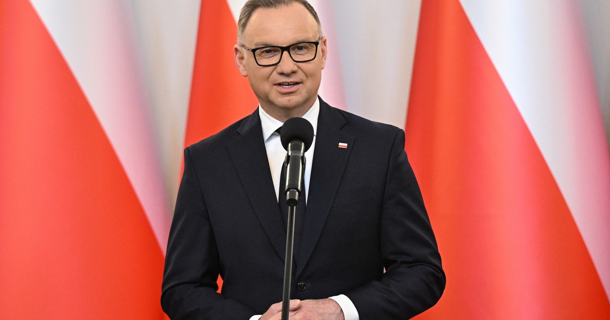 Polacy ocenili dwie kadencje Andrzeja Dudy. Prezydent dostał czerwoną kartkę [SONDAŻ] - Wiadomości