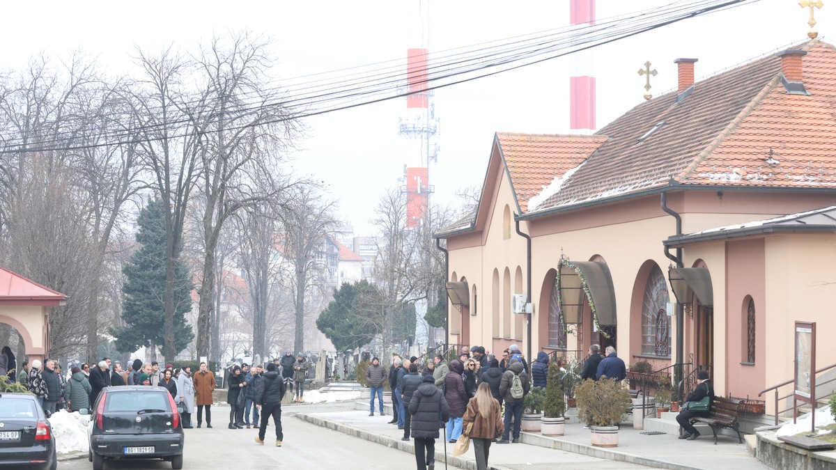Sahranjen Mika Aleksić Na centralnom groblju bili Vuk Kostić, Dragoslav ...