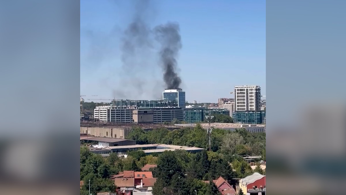 Požar u Beogradu: Crni dim kulja iznad Tošinog bunara - Blic