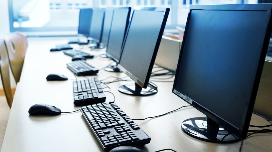 Nauczyciele odchodzą z zawodu. Historia informatyka: ten przedmiot to ...