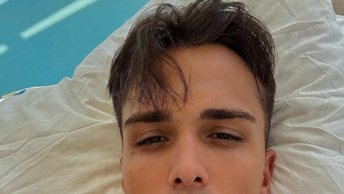 Sergej Pajić završio na infuziji, slikao se iz kreveta i poželeo da mu svi šalju reči podrške - Blic