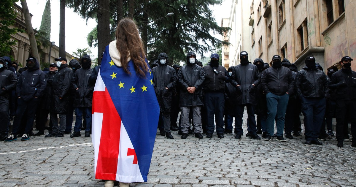 Gruzini nie chcą "ruskiego prawa". Polka: protestują w goglach ...