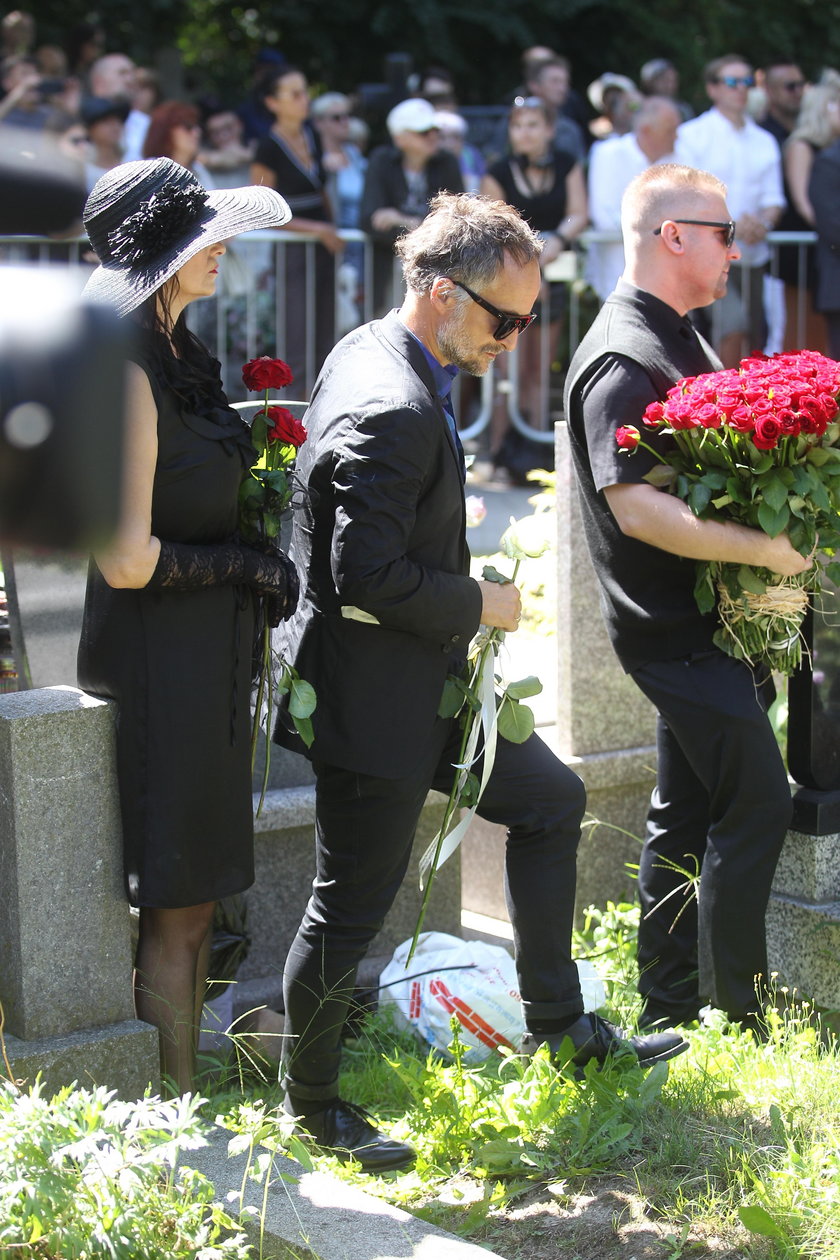 Znani na pogrzebie Kory. Tak pożegnali przyjaciółkę. ZDJĘCIA