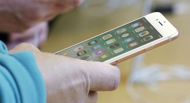 How to create and customize folders on an iPhone to organize your apps ...