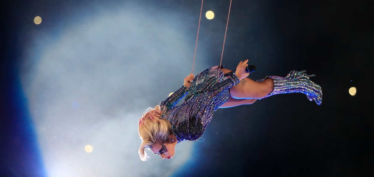 SVE JE BILA ILUZIJA Kako je Lejdi Gaga prevarila gledaoce nastupom na ...