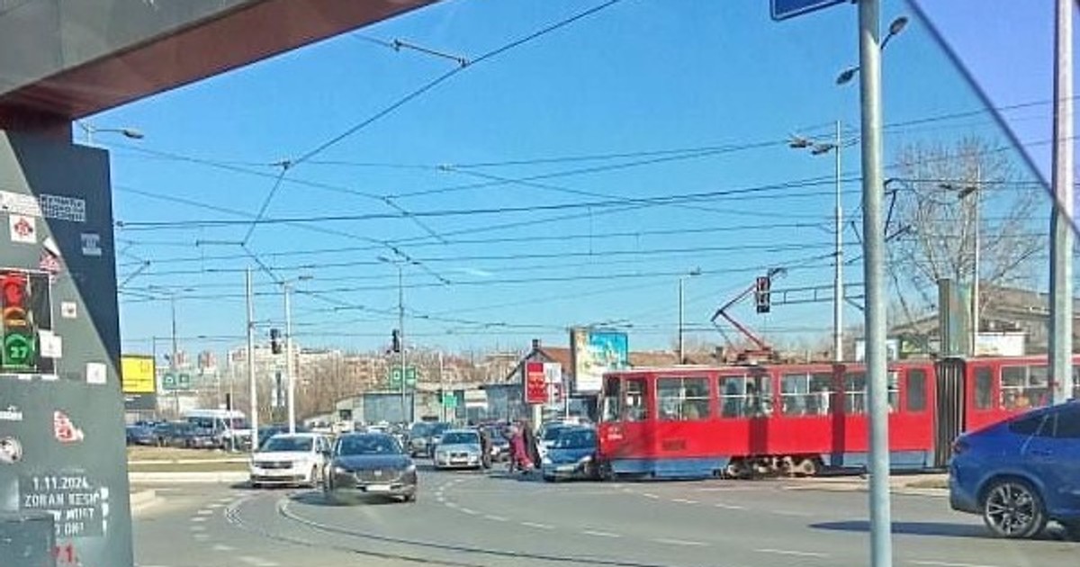 Used na Autokomandi: Nakon sudara automobila i vozila gradskog prevoza tramvaji ne idu ka gradu ...