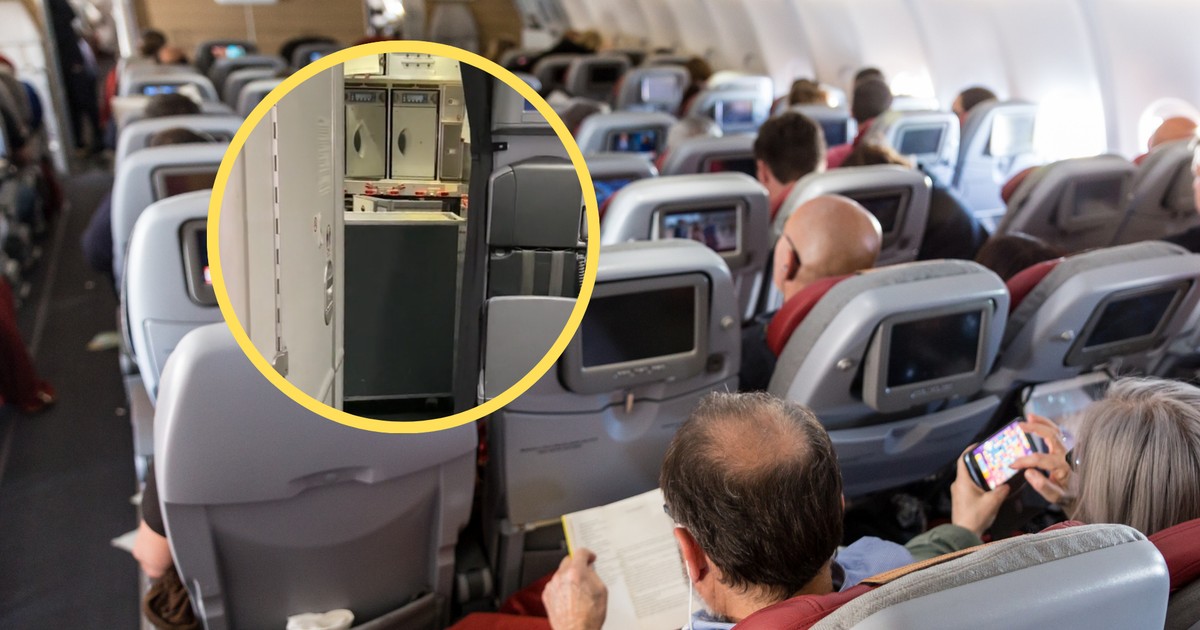 Tak jest za "tajemnymi" drzwiami w samolocie. Pasażerowie o nim nie wiedzą - Podróże
