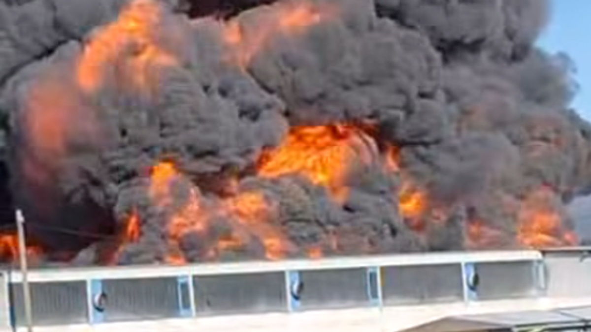 (Foto, video) Ogroman požar kod Zagreba: Crni dim prekrio nebo, građanima upućen hitan apel - Blic