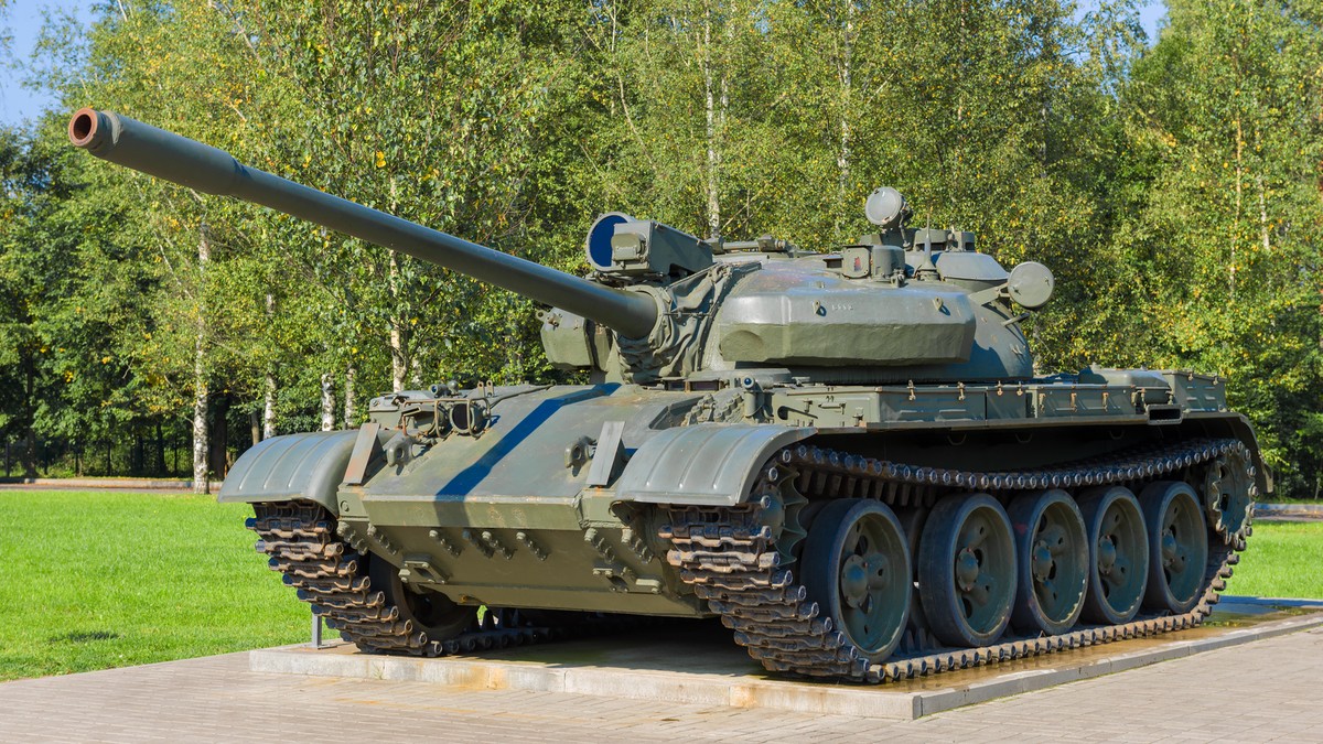 Rosja wysyła do walk zabytkowe czołgi T-62M