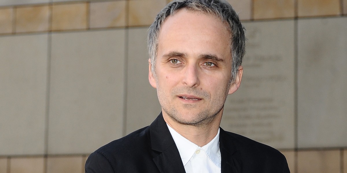 Artur Rojek wjechał w stadion. Policja przebadała go alkomatem - Plejada.pl