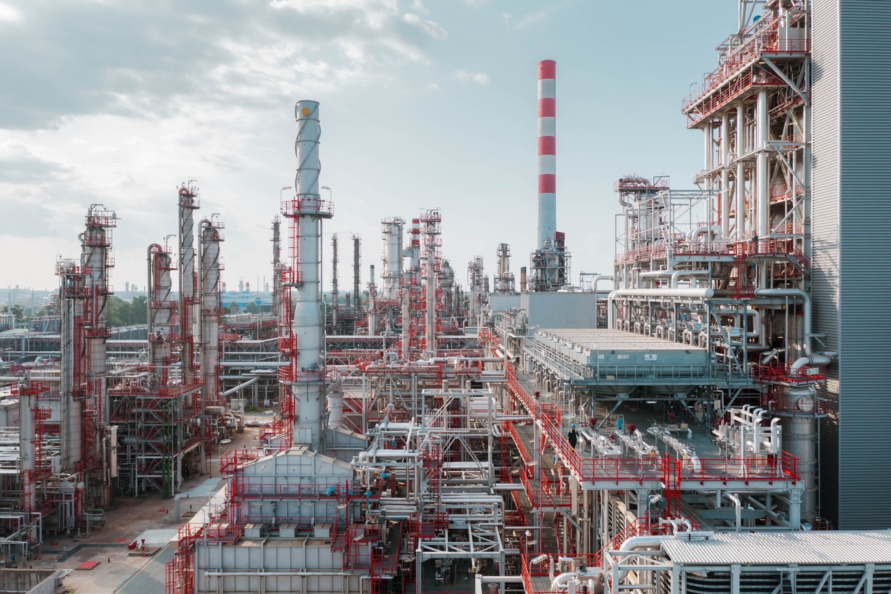 Šta će biti sa radnicima dok traje obustava rada Rafinerije? NIS ...