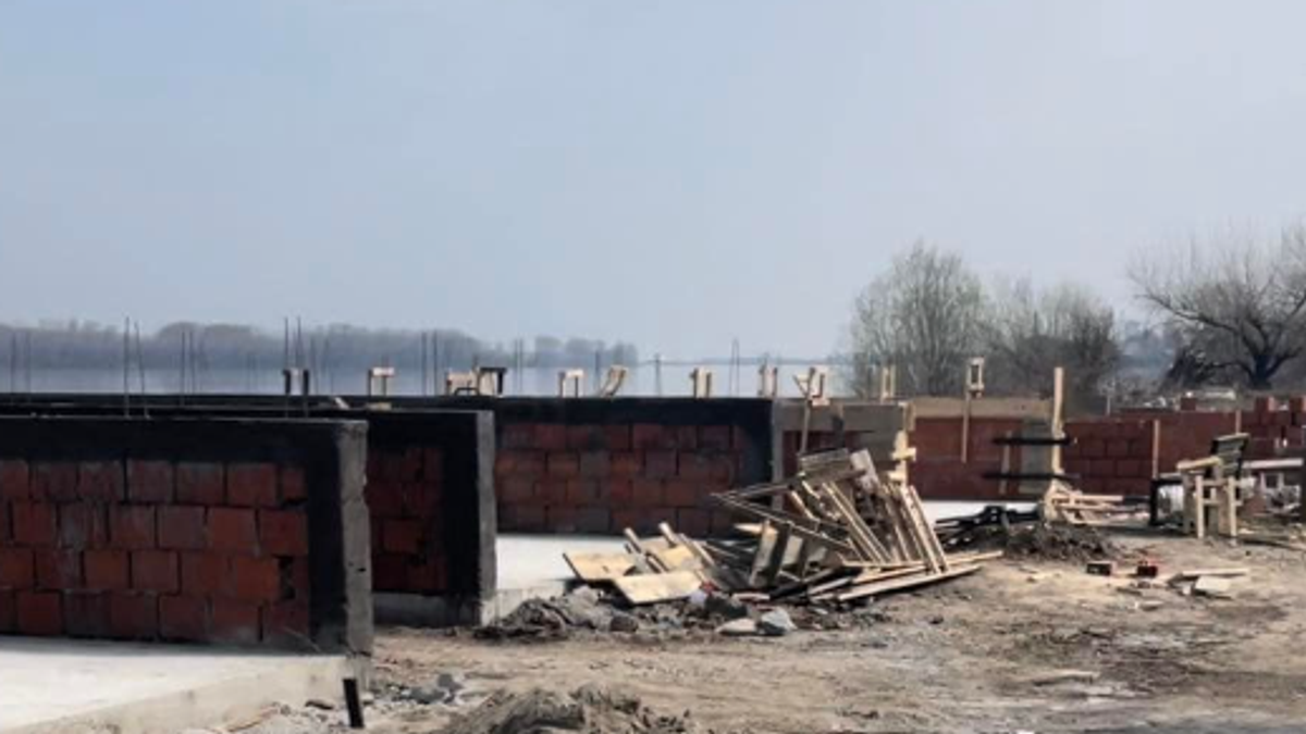 Divlja gradnja na obali Dunava biće uklonjena, građani očekuju kazne za ...