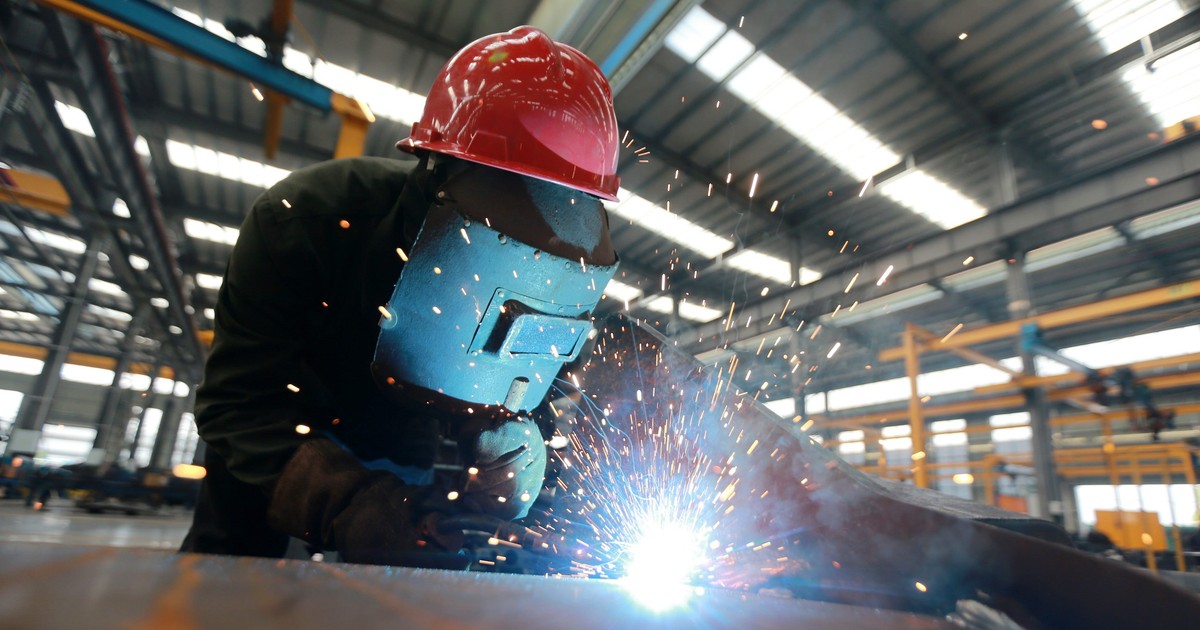 Why the CEO of Ford wanted his 17-year-old son to get a blue-collar ...