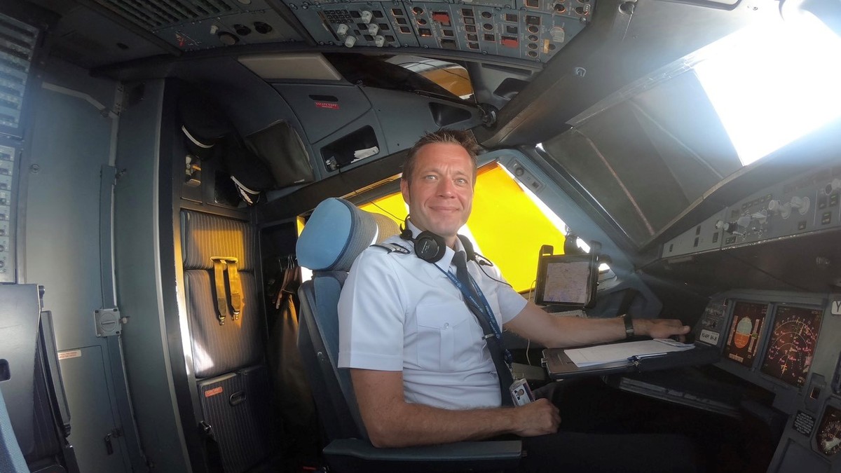 OGLASIO SE SRPSKI PILOT KOJEM SE DIVI CEO SVET Bezbedno je u petak ...