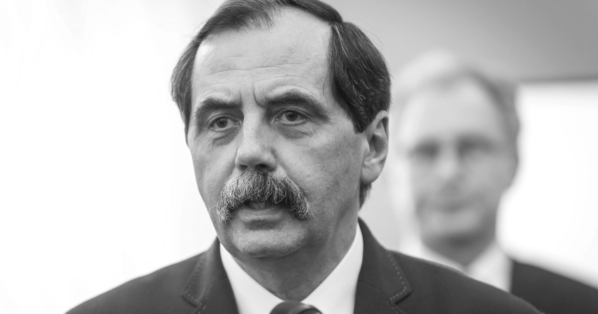 Nie żyje gen. Zbigniew Nowek, b. szef Urzędu Ochrony Państwa oraz ... Nie żyje gen. Zbigniew Nowek, b. szef Urzędu Ochrony Państwa oraz ...
