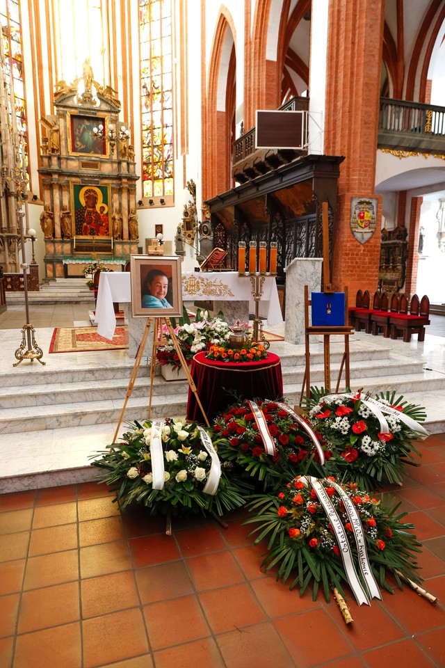 Pogrzeb Hanny Gucwińskiej. Przy urnie pojawiło się zdjęcie oraz ...