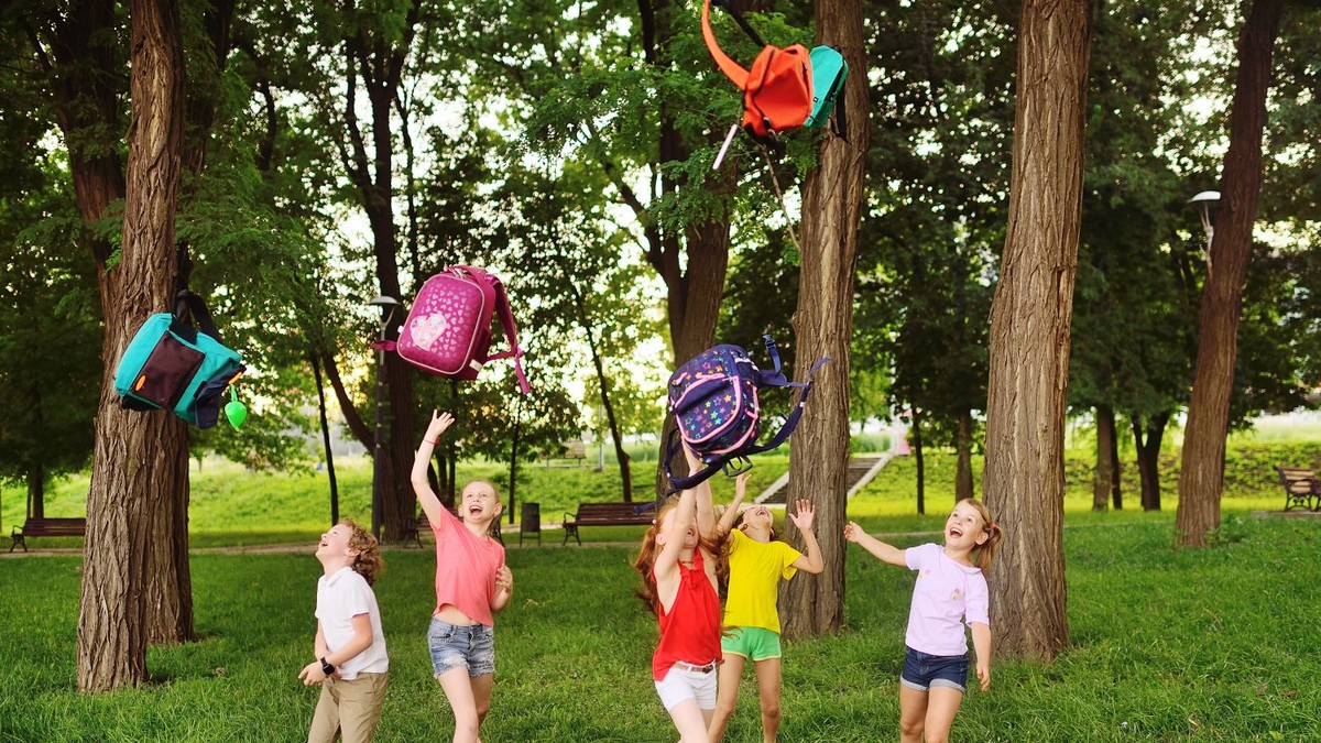 Školarcima uskoro POČINJE LETNJI RASPUST, a mamama i tatama NE: Evo ...