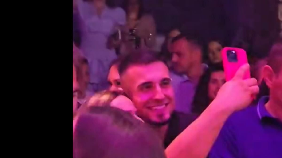Sin Dragane Mirković mami poglede: Saleću ga devojke na njenom nastupu ...
