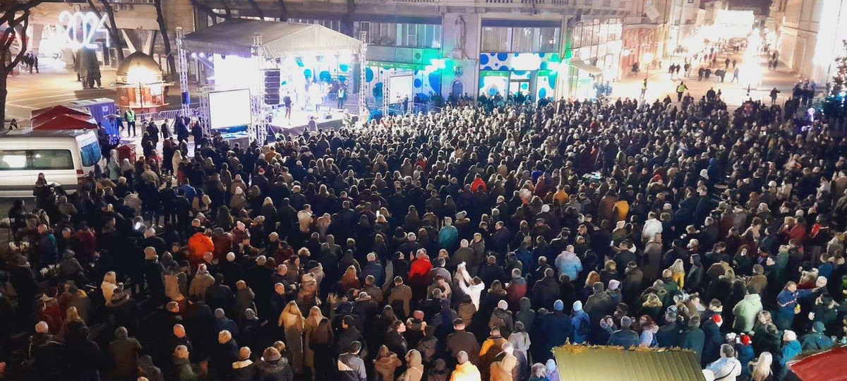 Slavlje uz valcer i trubače: Više hiljada Subotičana na glavnom trgu ...