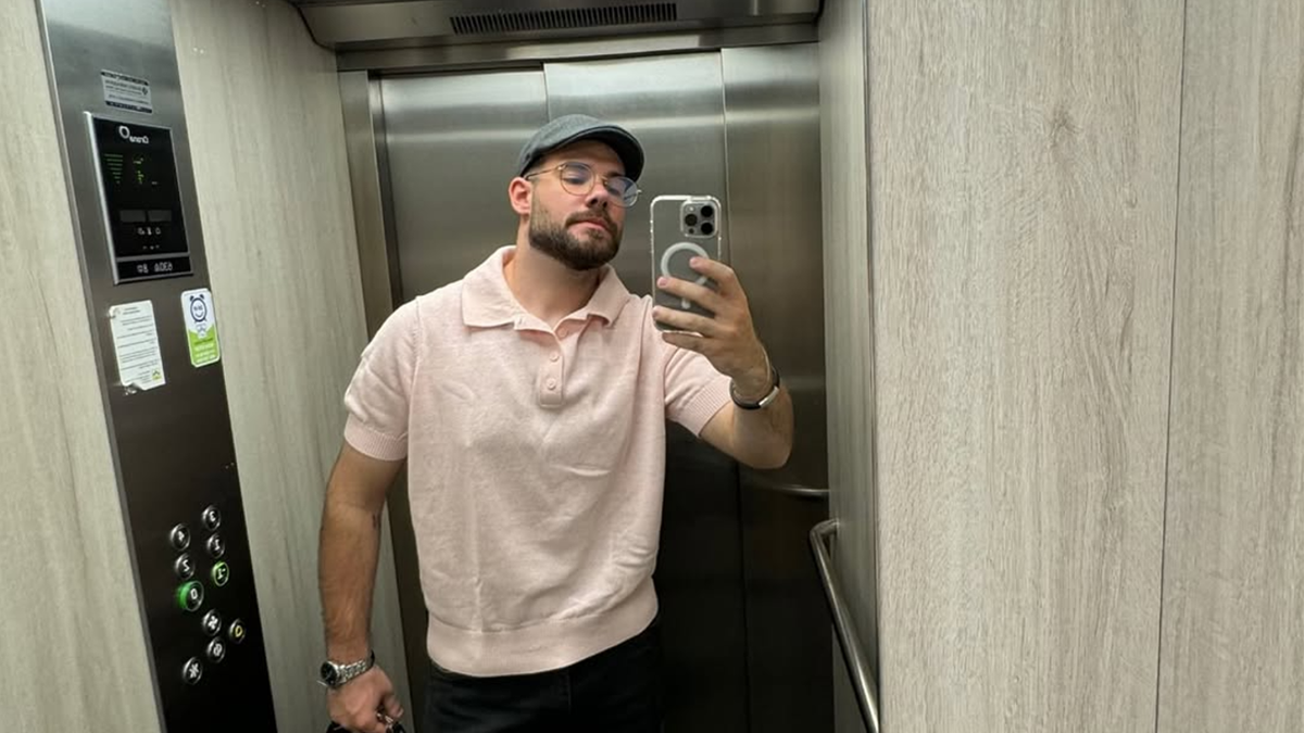 Pevač hitno primljen u Urgentni centar, žalio se na bolove u stomaku, pa operisan - Blic