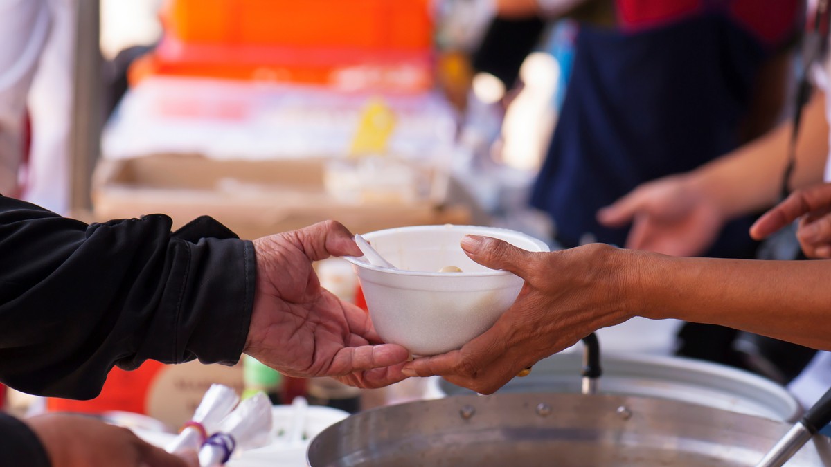 Podrška narodnim kuhinjama u godini obeležavanja jubileja COCA-COLA ...