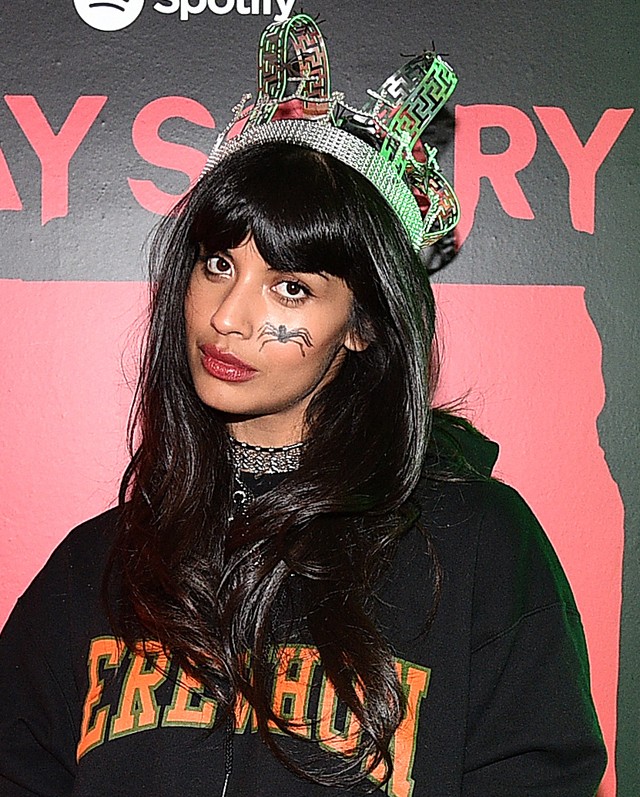 Jameela Jamil kedvenc előadójának öltözött az előhalloweeni bulin - Glamour