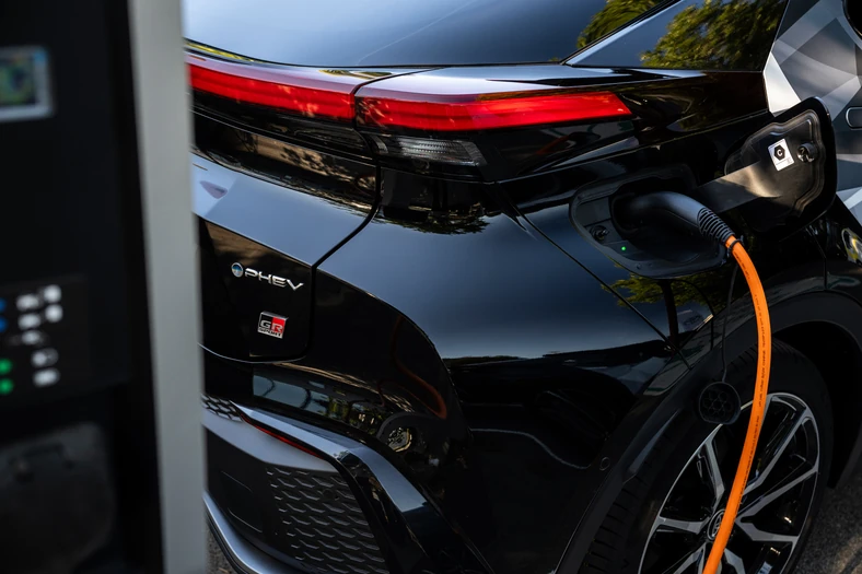 Jeździłem nową Toyotą C-HR Plug-in Hybrid. Można już zamawiać, ale czy ...