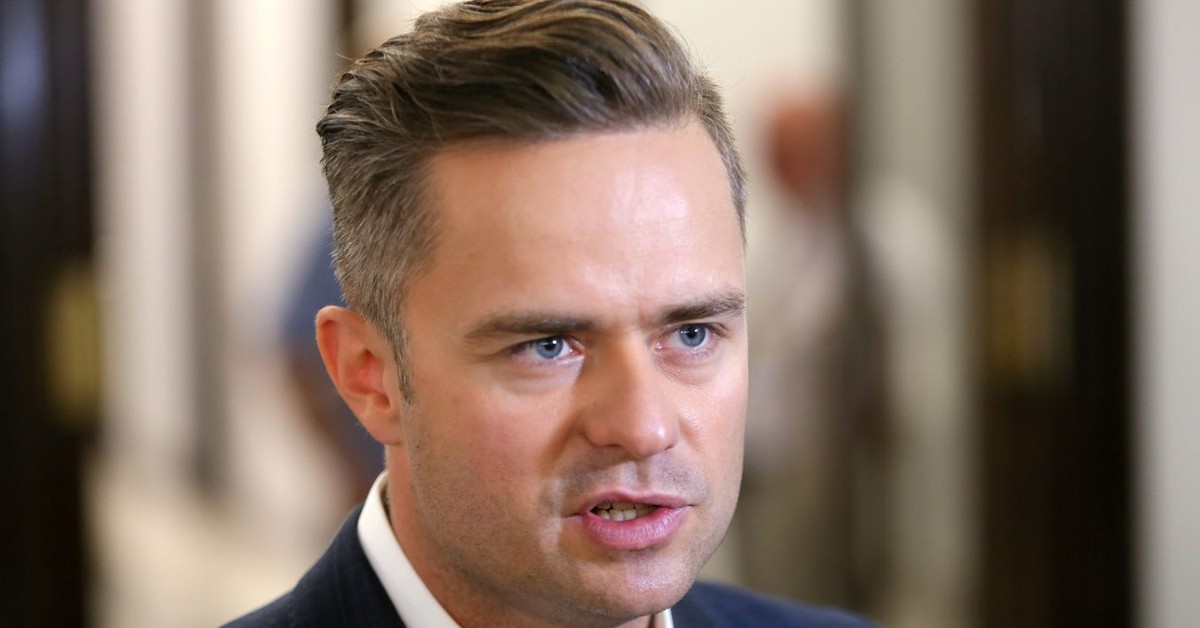 Adam Hofman przyszedł do studia w masce. "Zwariowaliśmy” - Dziennik.pl