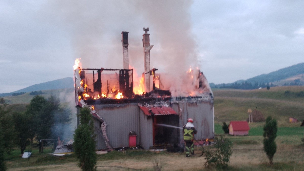 Udar groma spalio kuću do temelja, jeziv prizor nakon nevremena ...