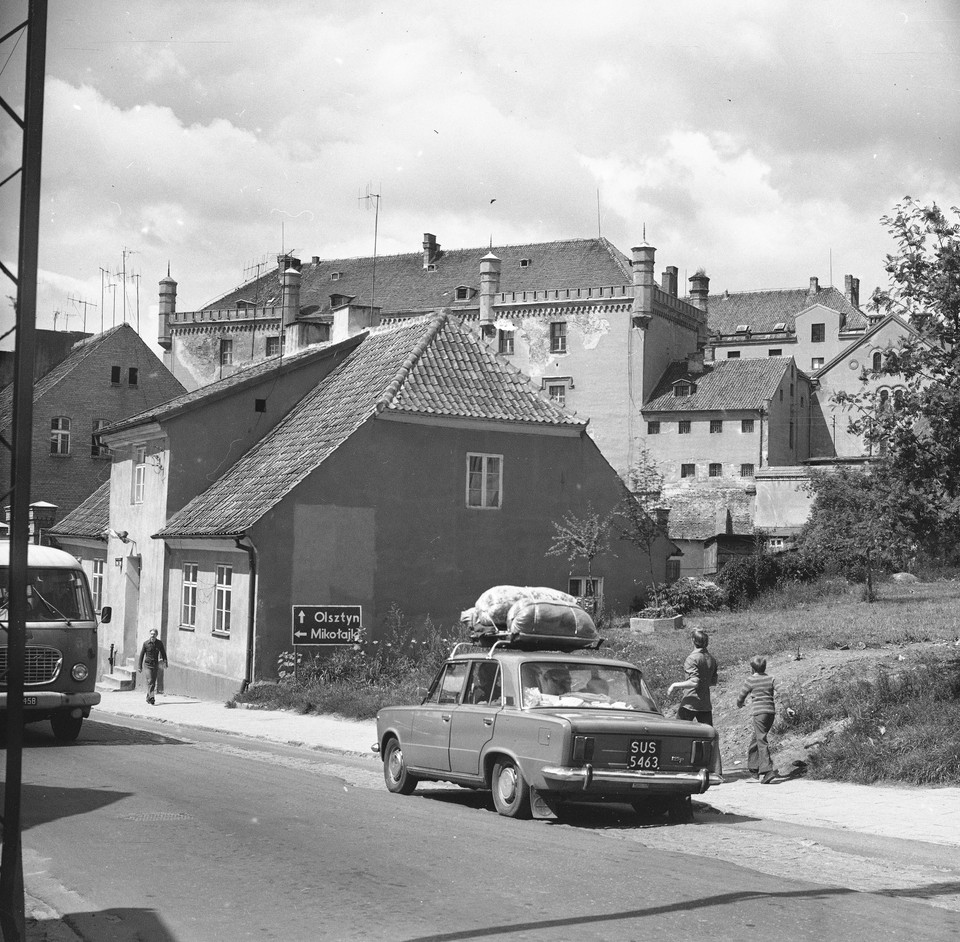 Tak wyglądały wakacje w PRL-u. Dokąd latem ruszali Polacy? - Kobieta