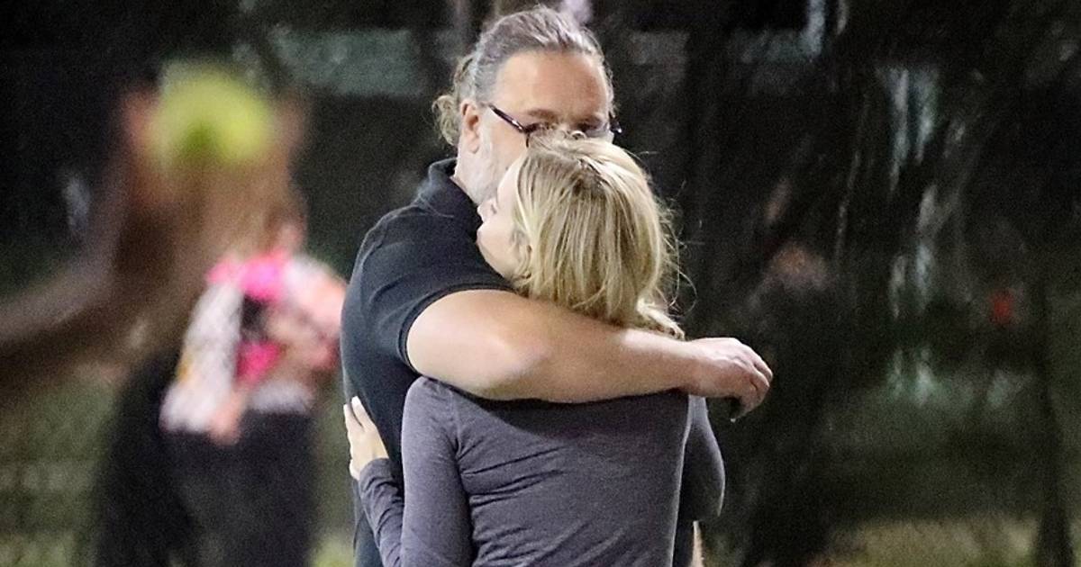 Rasel Krou izgleda jezivo sa 26 godina mlađom devojkom Noizz