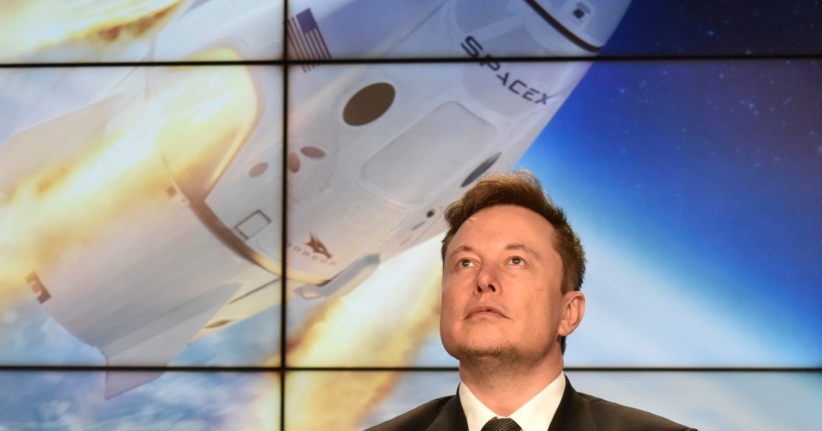 Elon Musk's SpaceX wins a $149 million Pentagon contract to build ...