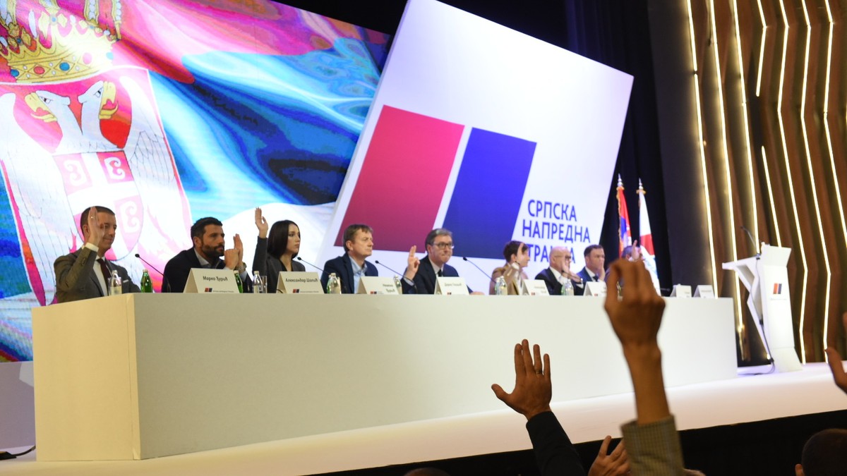 Sutra sednica Predsedništva i Glavnog odbora SNS, prisustvuje Vučić - Blic